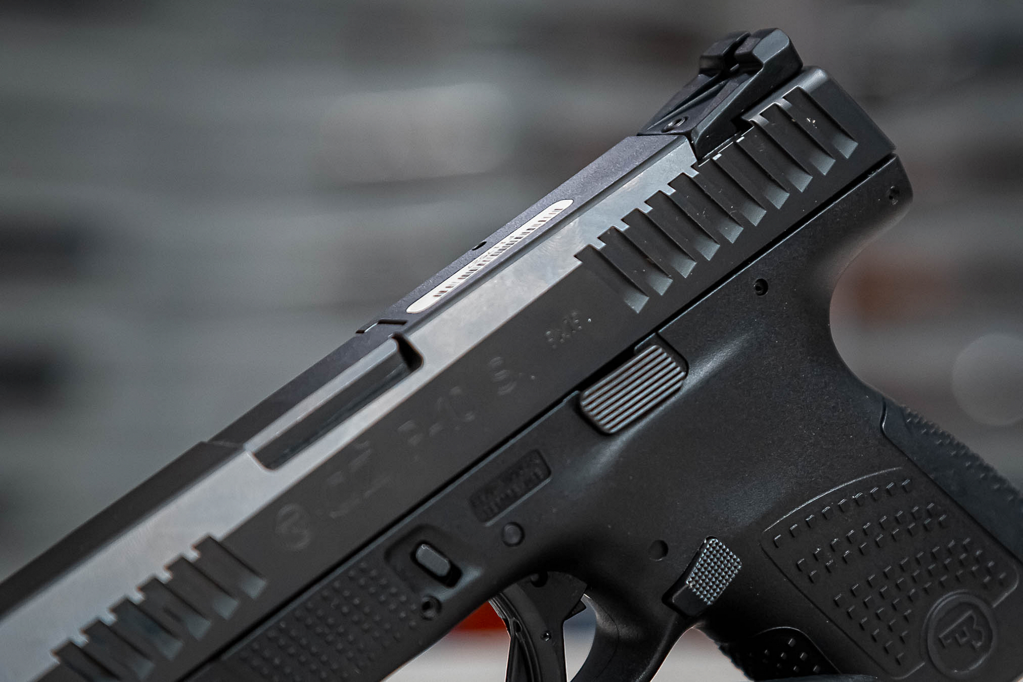 PISTOLA CESKA ZBROJOVKA CZ P-10S OXIDADA - 12 TIROS CANO 3.5 CAL.9MM | Casa do Tiro